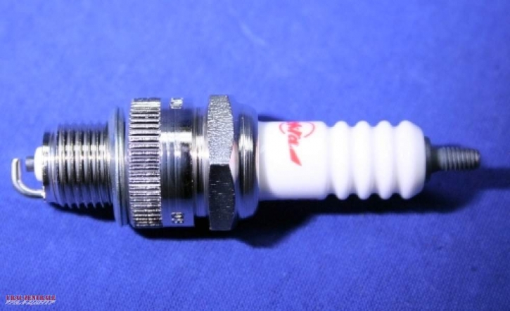 Spark plug ISKRA – Ural-Zentrale