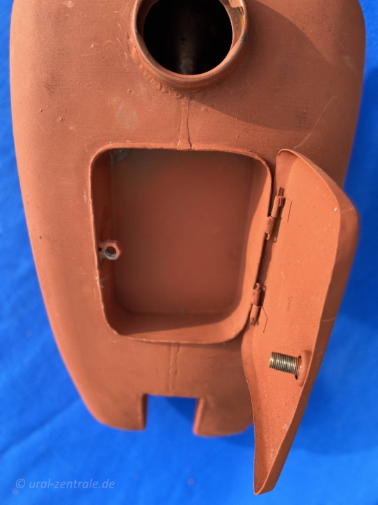 Fuel tank for M72, BMW R71, R51/3, R67, R68 with toolbox – Ural-Zentrale